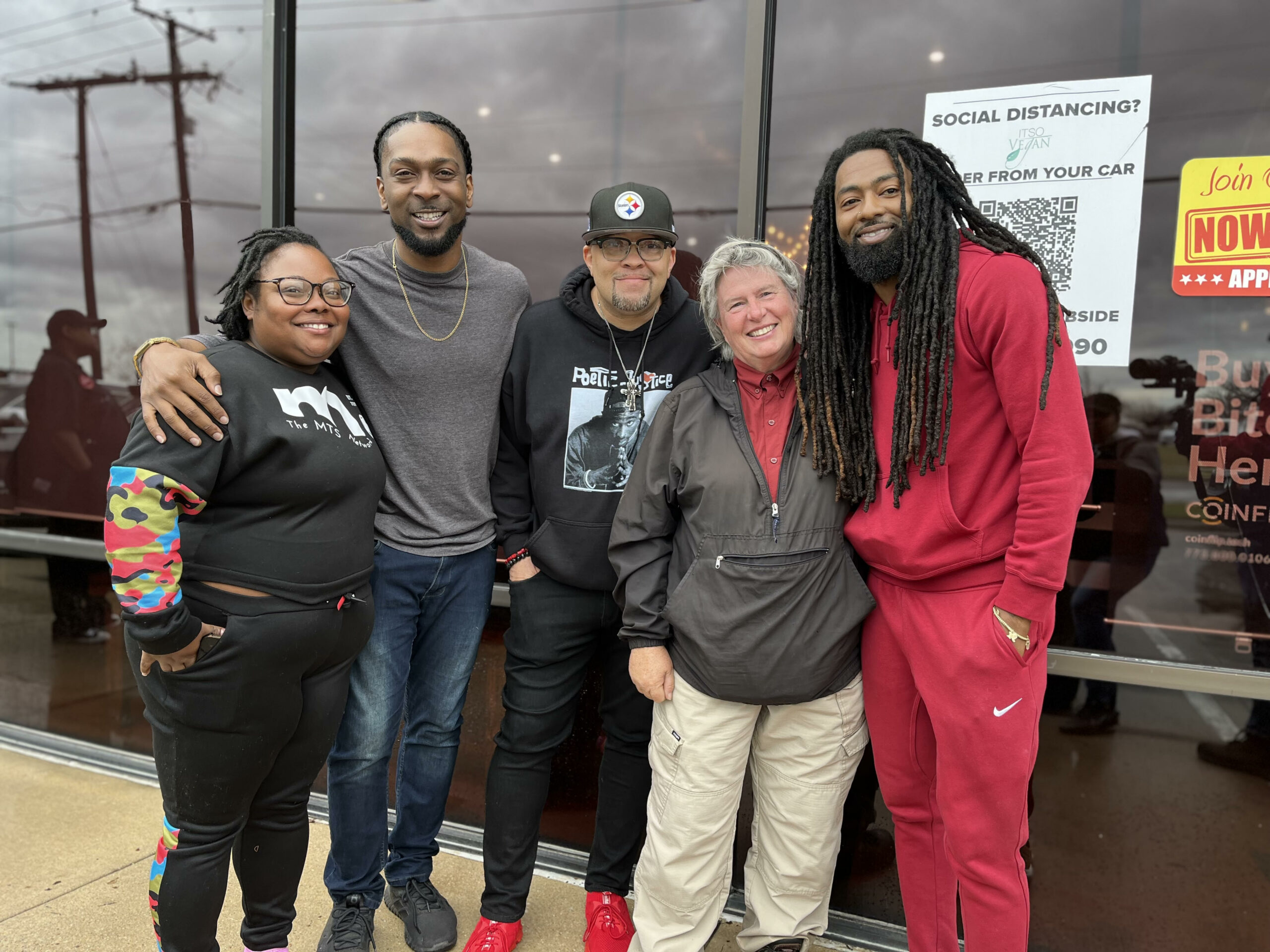 Tammy Chan and It’s So Vegan staff – Texas Homeless Network